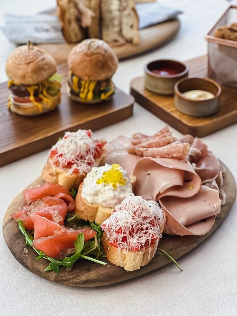 10 Restaurants With Views Of The Formula 1 Singapore Circuit | Eatbook.sg
