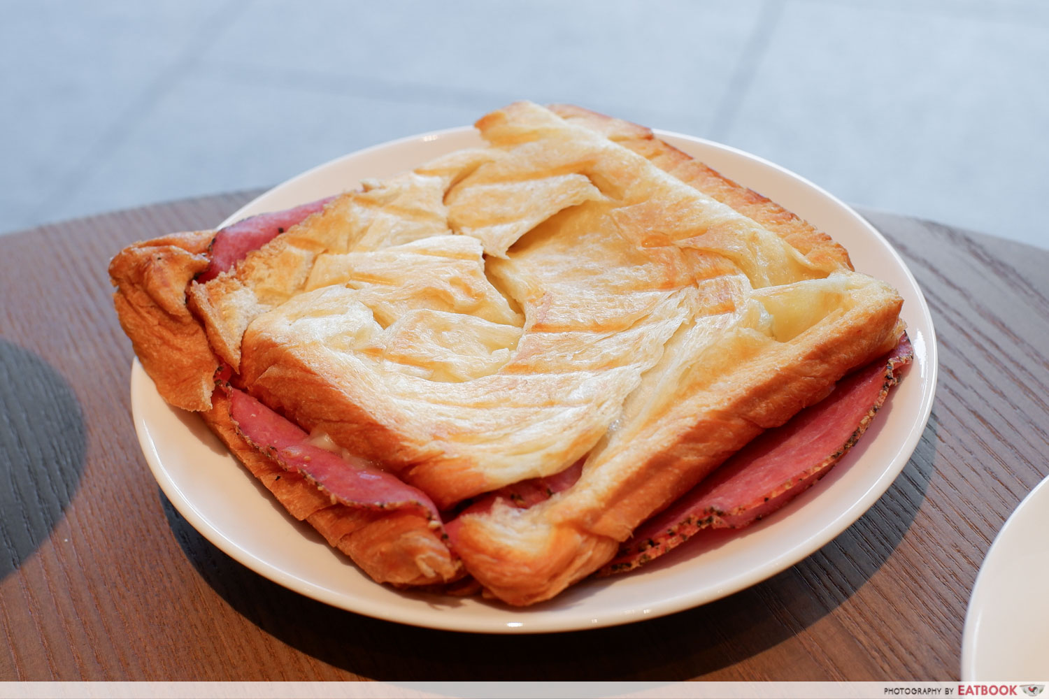 Louisa Coffee: Taiwan-Famous Coffee Chain Opens In Bugis | Eatbook.sg