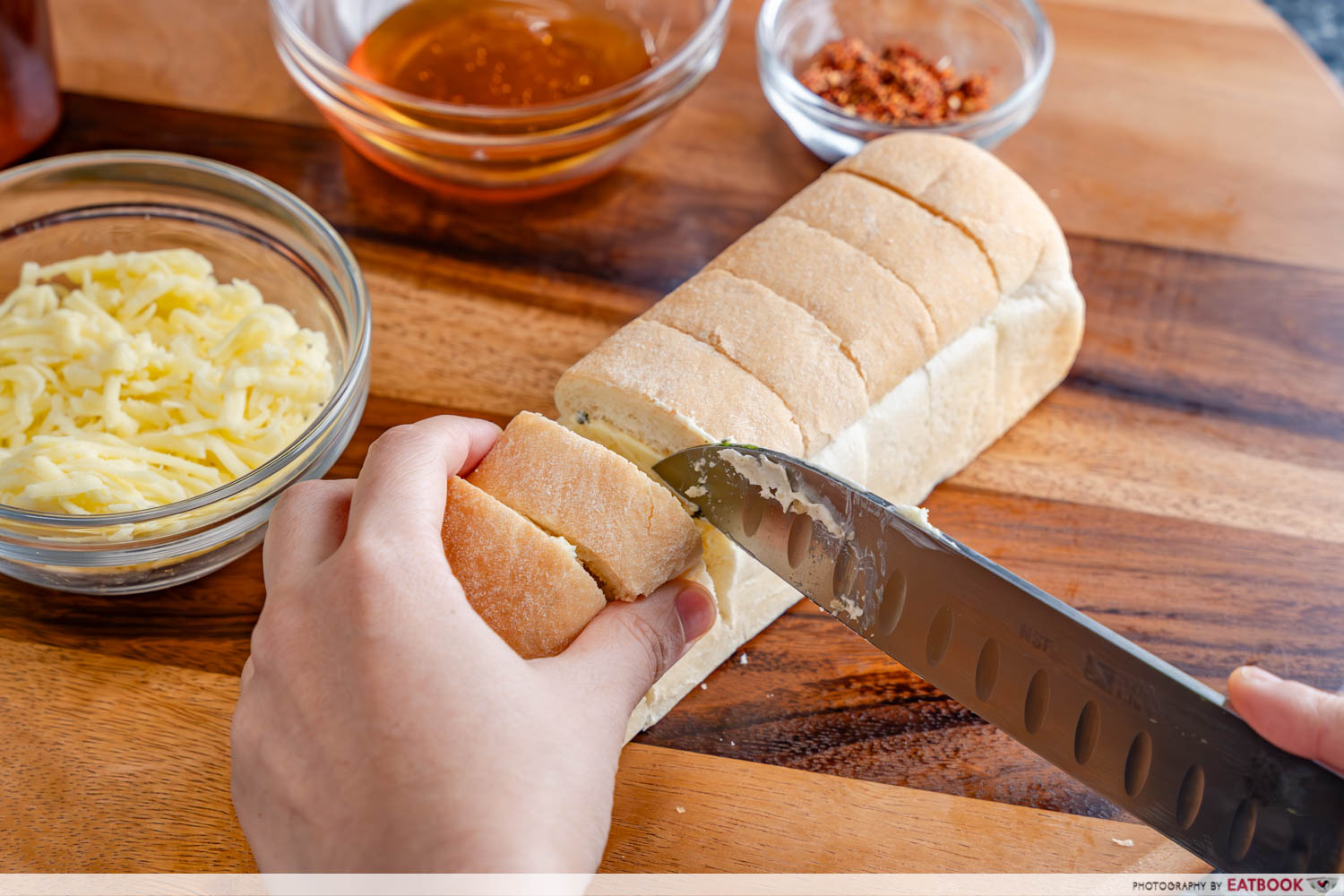 3 Easy Frozen Garlic Bread Recipes And Hacks | Eatbook.sg