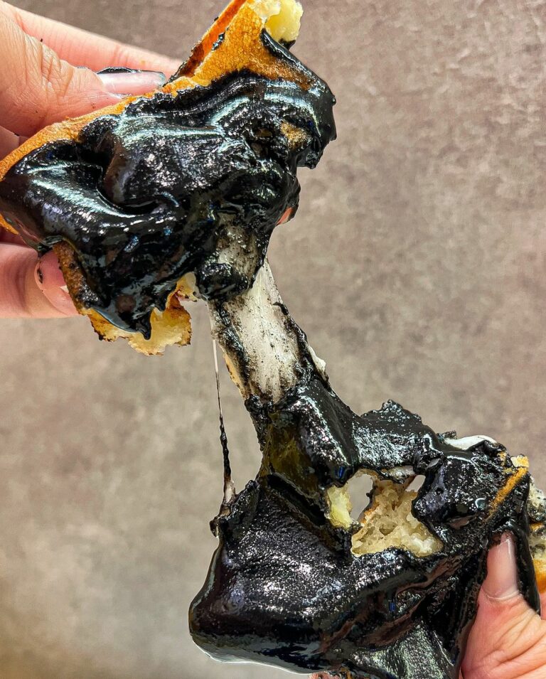 Do Qoo Has New Black Sesame Mochi Waffles | Eatbook.sg