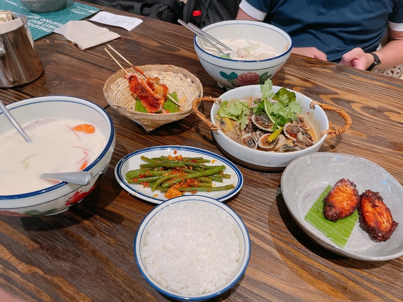 Sampanman Has XXL Halal Seafood Platters In Jewel | Eatbook.sg