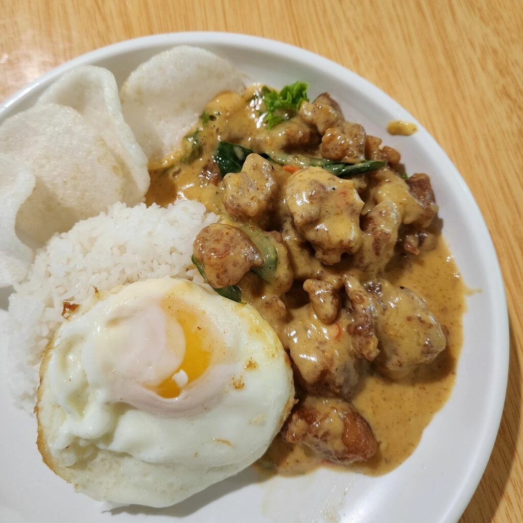 Best Places For Salted Egg Chicken Rice In Singapore | Eatbook.sg