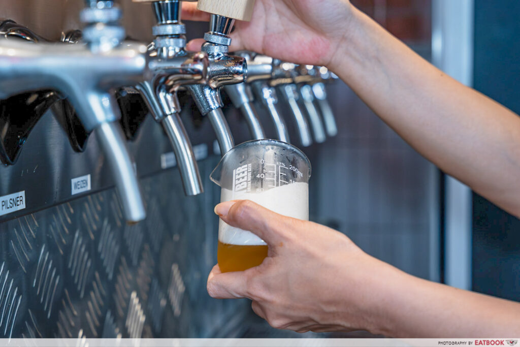 Daily Beer: Famous Korean Fried Chicken Chain Opens In CBD | Eatbook.sg