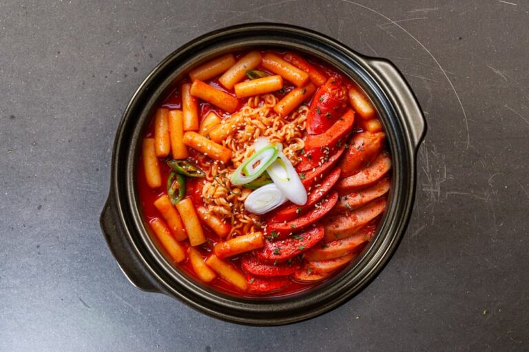 Daily Beer: Famous Korean Fried Chicken Chain Opens In CBD | Eatbook.sg