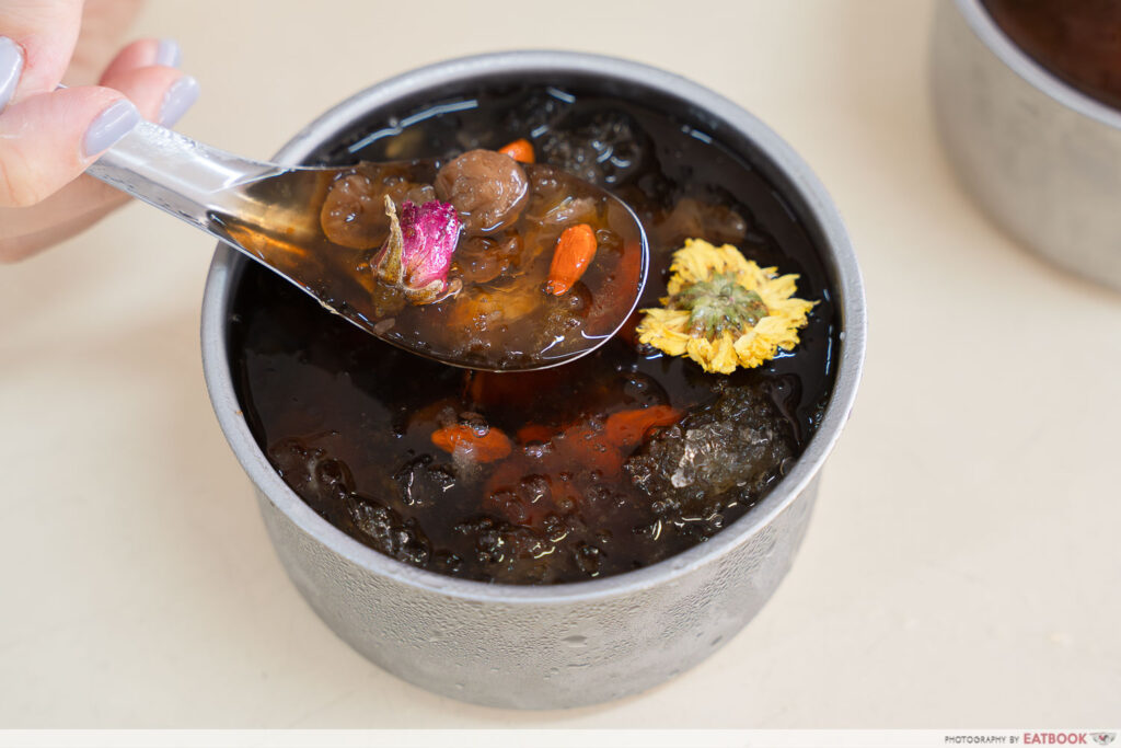 Yi Pin Zhen Zhu Has AI-Generated Cheng Tng In Geylang | Eatbook.sg