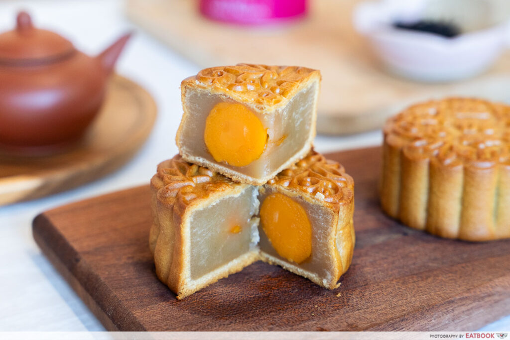 11 Best Mooncakes For Mid-Autumn Festival 2024 | Eatbook.sg