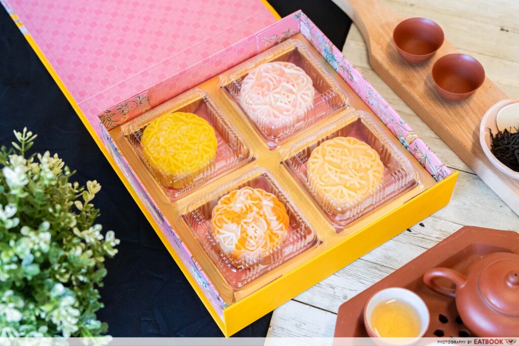 11 Best Mooncakes For Mid-Autumn Festival 2024 | Eatbook.sg
