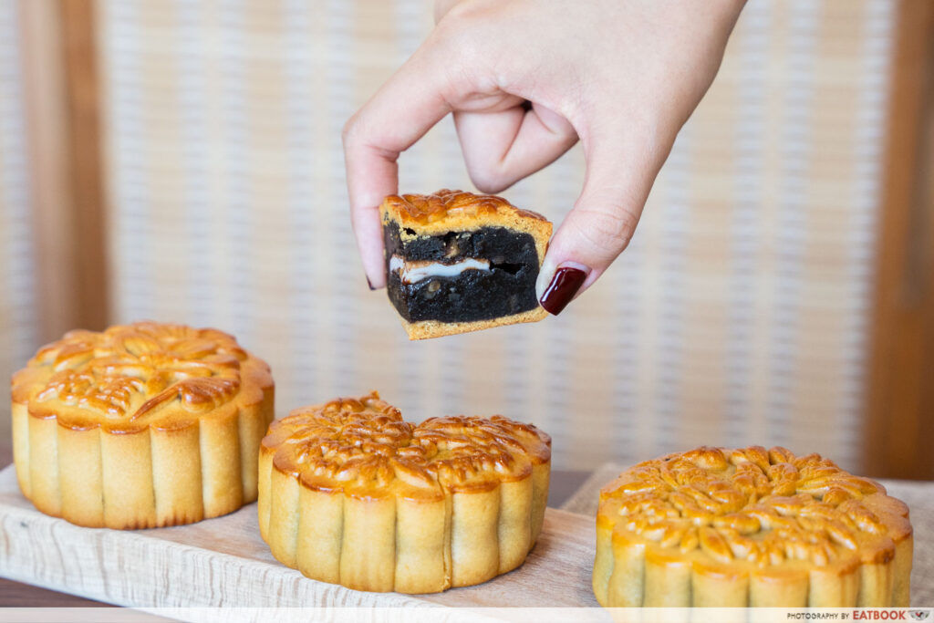 11 Best Mooncakes For Mid-Autumn Festival 2024 | Eatbook.sg