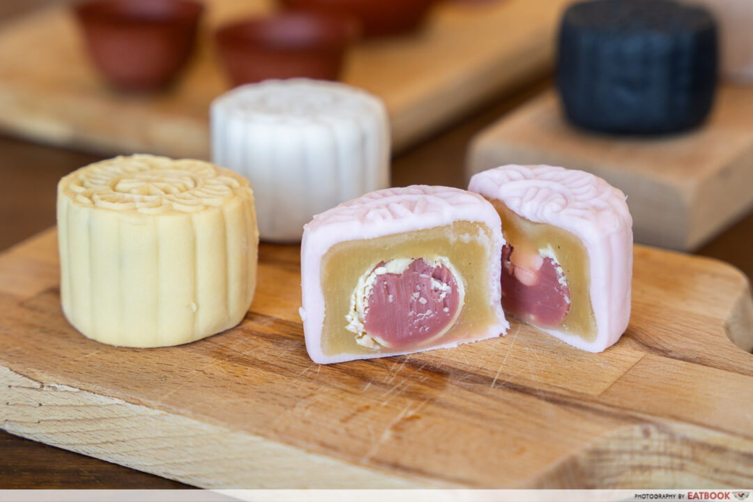 11 Best Mooncakes For Mid-Autumn Festival 2024 | Eatbook.sg