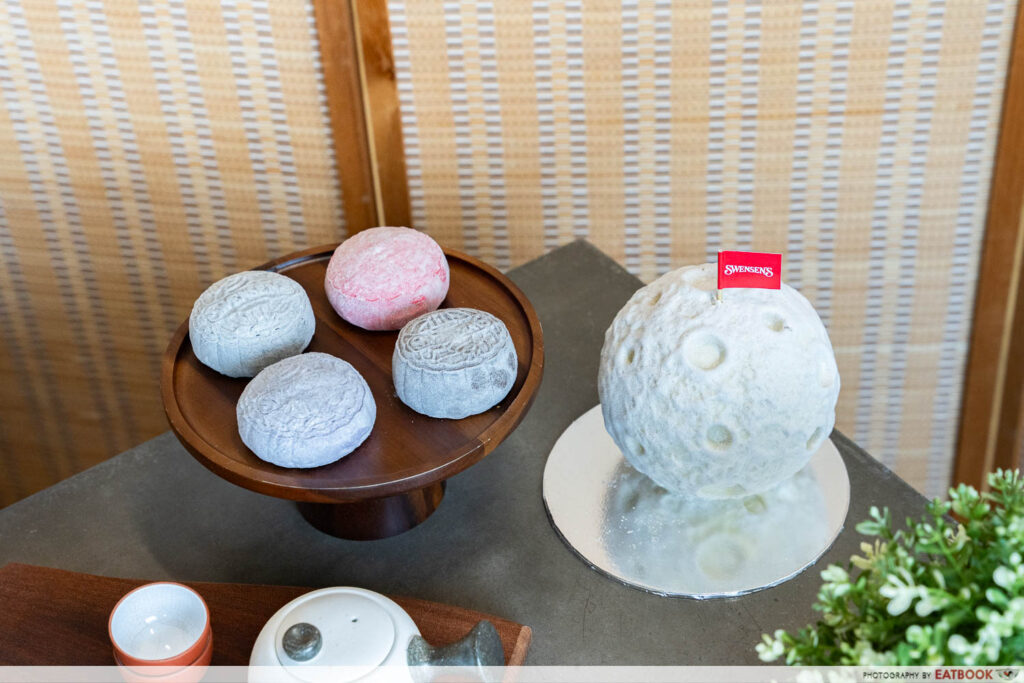 11 Best Mooncakes For Mid-Autumn Festival 2024 | Eatbook.sg