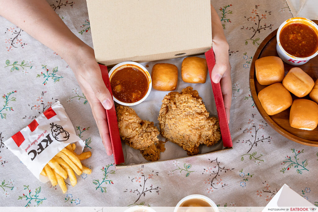 KFC Launches New Chilli Crab Mantou Zinger For SG60 | Eatbook.sg